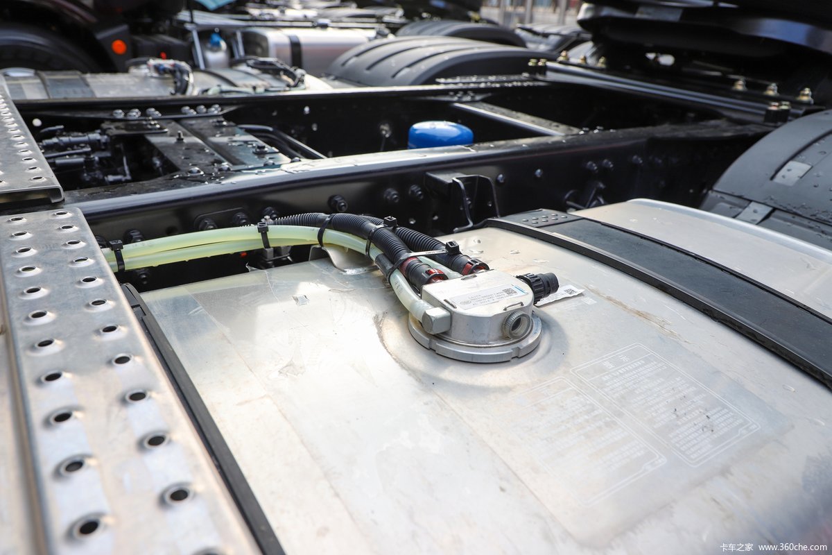 【图】一汽解放 J7重卡 创领版 620马力 6X4 AMT自动档牵引车(CA4250P77K24T1E6)_实拍图片_1800872_卡车之家