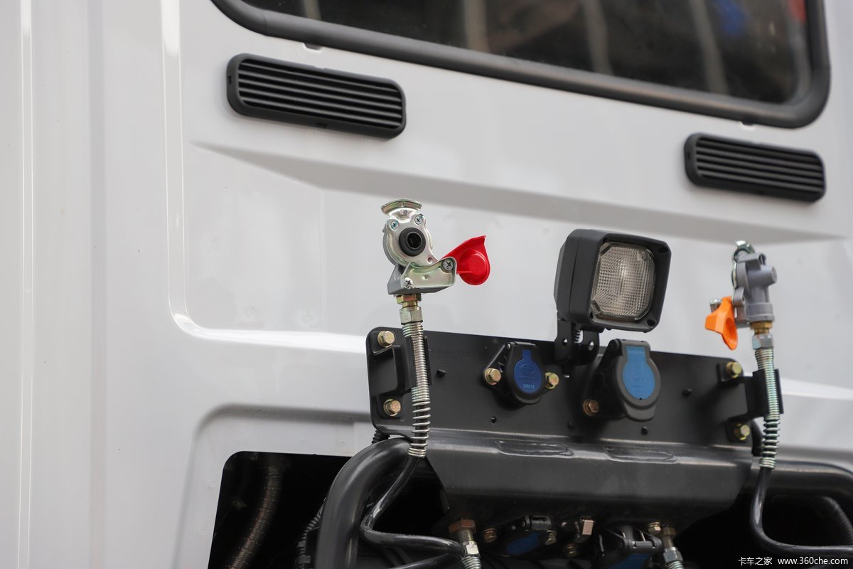 【图】一汽解放 J7重卡 创领版 620马力 6X4 AMT自动档牵引车(CA4250P77K24T1E6)_实拍图片_1800872_卡车之家