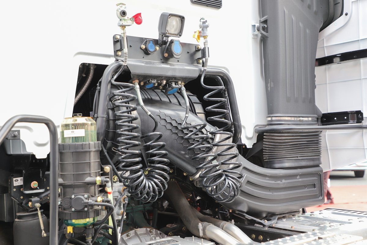 【图】一汽解放 J7重卡 创领版 620马力 6X4 AMT自动档牵引车(CA4250P77K24T1E6)_实拍图片_1800872_卡车之家