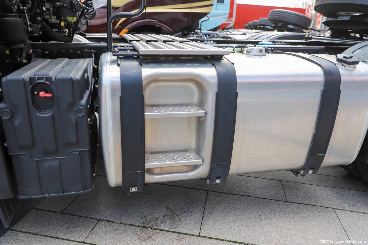 【图】一汽解放 J7重卡 创领版 620马力 6X4 AMT自动档牵引车(CA4250P77K24T1E6)_实拍图片_1800872_卡车之家