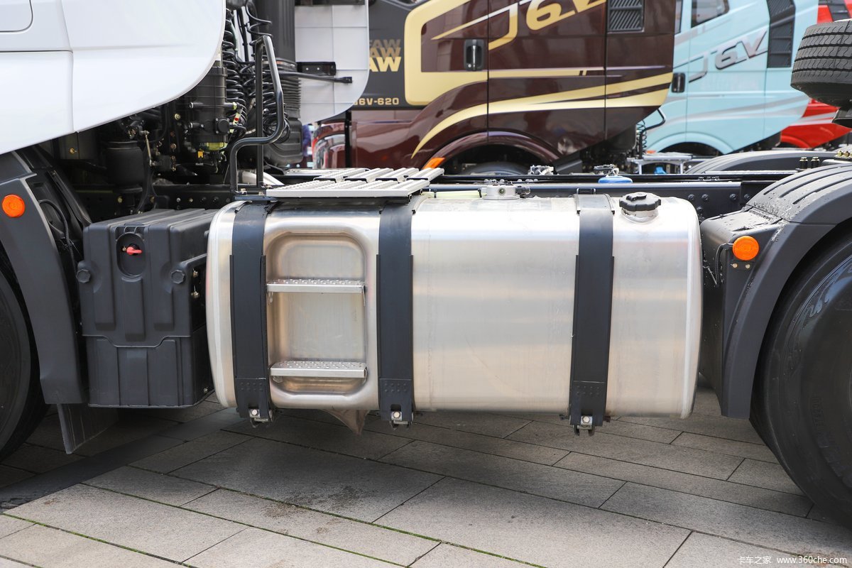 【图】一汽解放 J7重卡 创领版 620马力 6X4 AMT自动档牵引车(CA4250P77K24T1E6)_实拍图片_1800872_卡车之家