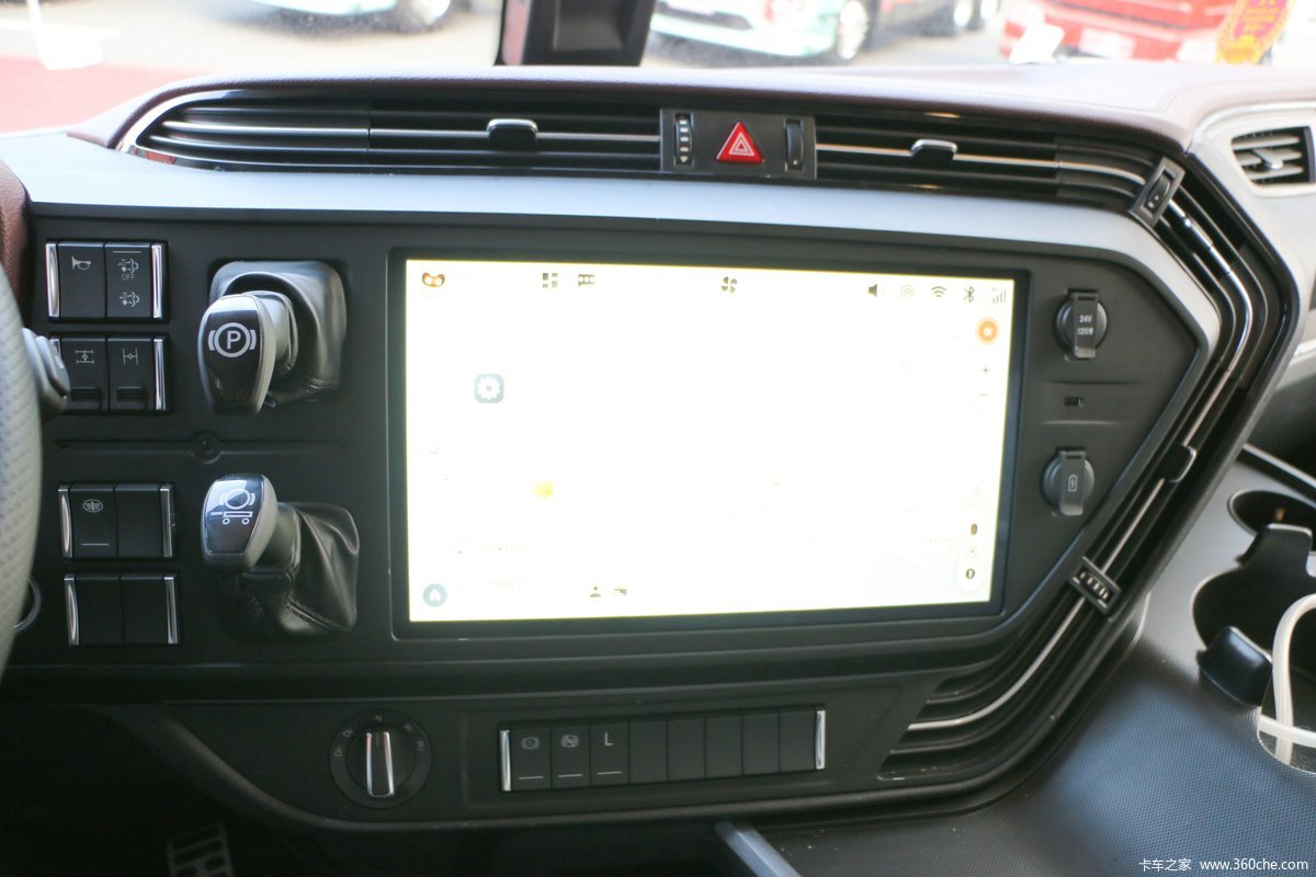 【图】一汽解放 J6V重卡 领航版 620马力 6X4 AMT自动档牵引车(液缓)(CA4250P66K33T1E6)_实拍图片_1801670_卡车之家