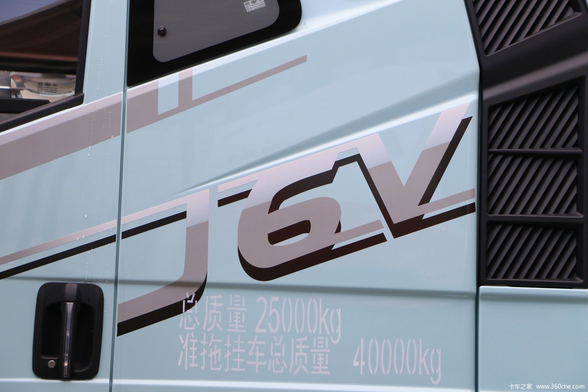 【图】一汽解放 J6V重卡 精英版 520马力 6X4 AMT自动档危险品牵引车(液缓)(CA4250P66K25T1E6Z)_实拍图片_1801839_卡车之家