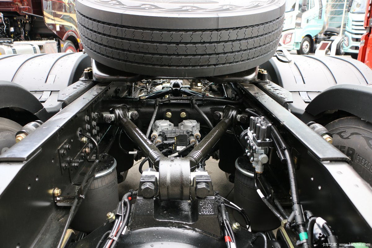 【图】一汽解放 J6V重卡 精英版 520马力 6X4 AMT自动档危险品牵引车(液缓)(CA4250P66K25T1E6Z)_实拍图片_1801950_卡车之家