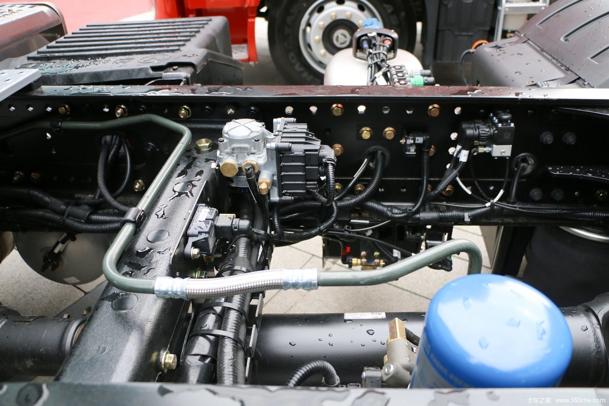 【图】一汽解放 J6V重卡 精英版 520马力 6X4 AMT自动档危险品牵引车(液缓)(CA4250P66K25T1E6Z)_实拍图片_1801946_卡车之家