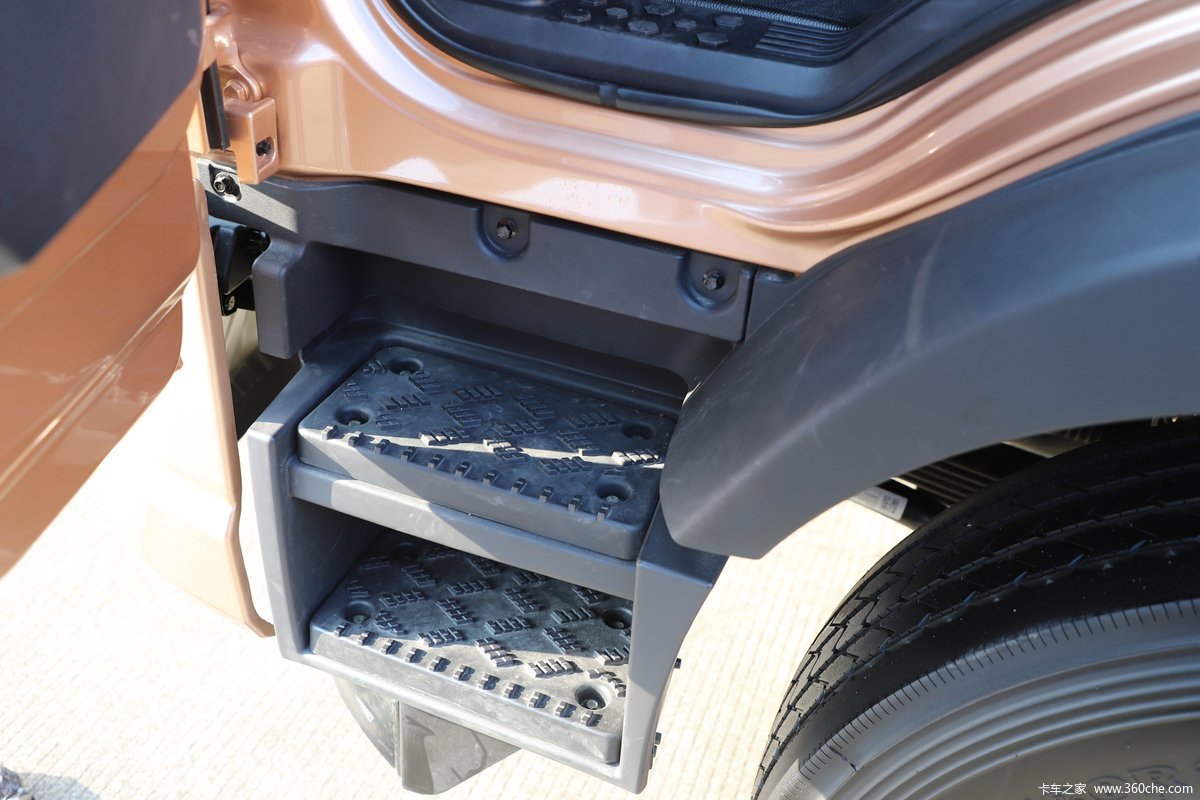 【图】福田瑞沃 圣龙ES5 Pro 240马力 6X2 6.8米栏板载货车(BJ1244VNPFB-01)_实拍图片_1805220_卡车之家