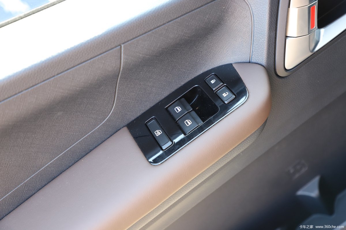 【图】福田瑞沃 圣龙ES5 Pro 240马力 6X2 6.8米栏板载货车(BJ1244VNPFB-01)_实拍图片_1805235_卡车之家