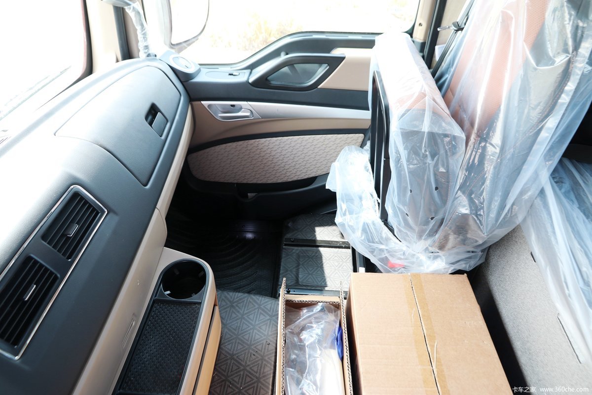 【图】中国重汽 HOWO TX7 的卢版 280马力 4X2 9.6米厢式载货车(ZZ5187XXYK711GF1)_实拍图片_1777275 ...