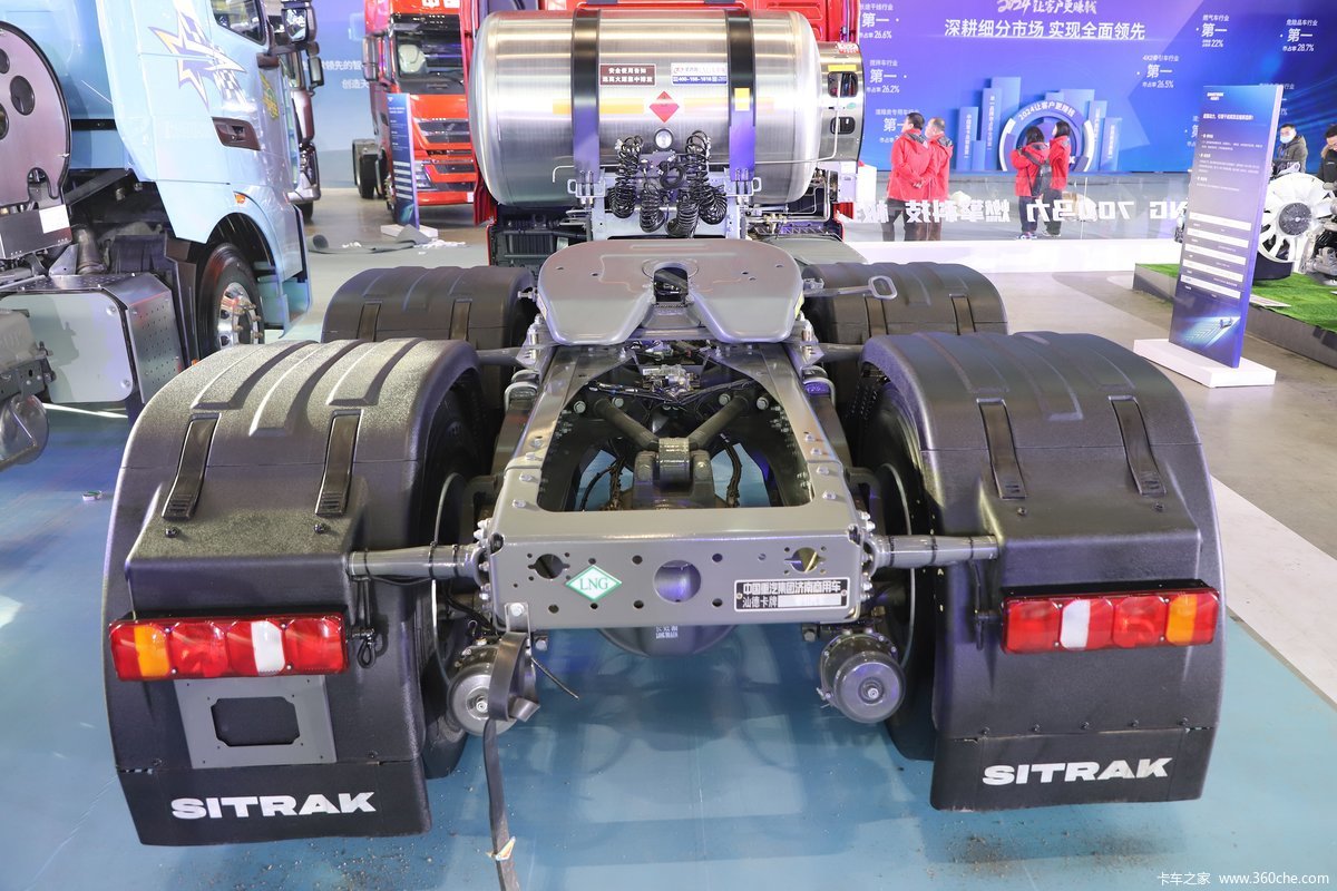 【图】中国重汽 汕德卡SITRAK G7H重卡 700马力 6X4 LNG自动档牵引车(ZZ4256Y384HF1LB)_实拍图片 ...