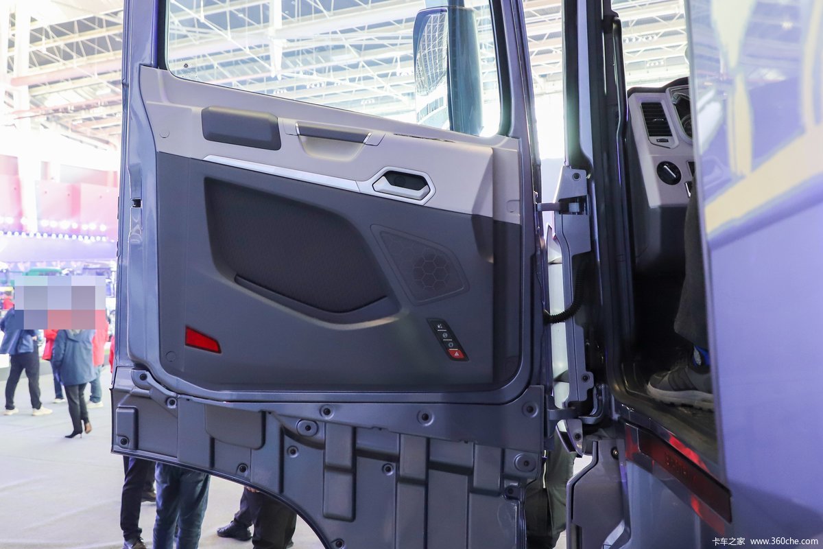 【图】中国重汽 HOWO TS7重卡 700马力 6X4 LNG自动档牵引车(液缓)(ZZ4257V424KF1LT)_实拍图片 ...