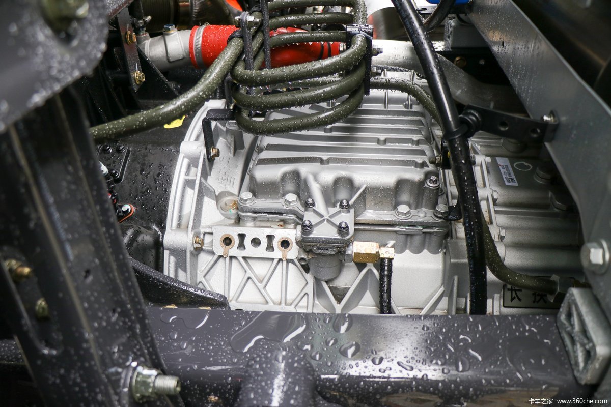 【图】东风柳汽 乘龙H5V 540马力 6X4 LNG自动档牵引车(液缓)(LZ4250H7DM1)_实拍图片_1818922_卡车之家