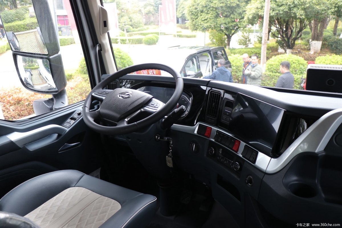 【图】东风柳汽 乘龙H7重卡 480马力 4X2 AMT自动档牵引车(东康12L)(LZ4180H7AC1)_实拍图片_1819061_卡车之家