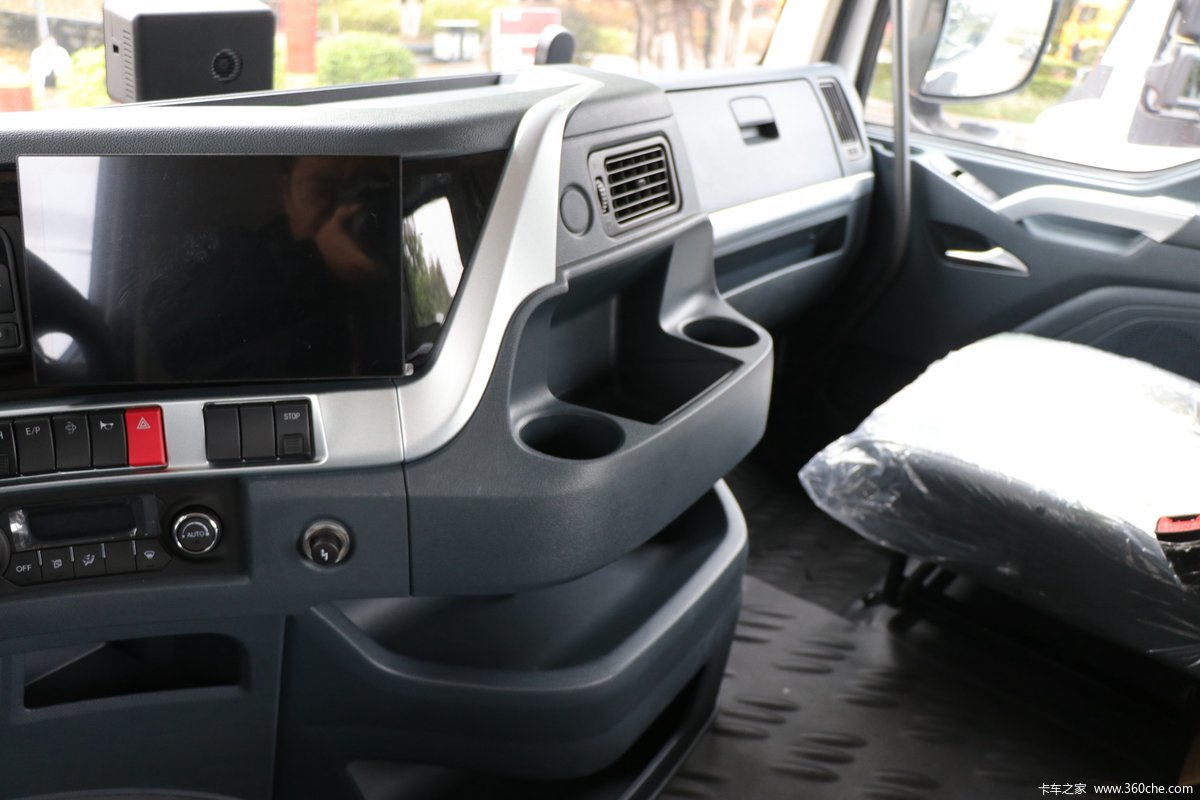 【图】东风柳汽 乘龙H7重卡 480马力 4X2 AMT自动档牵引车(东康12L)(LZ4180H7AC1)_实拍图片_1819077_卡车之家