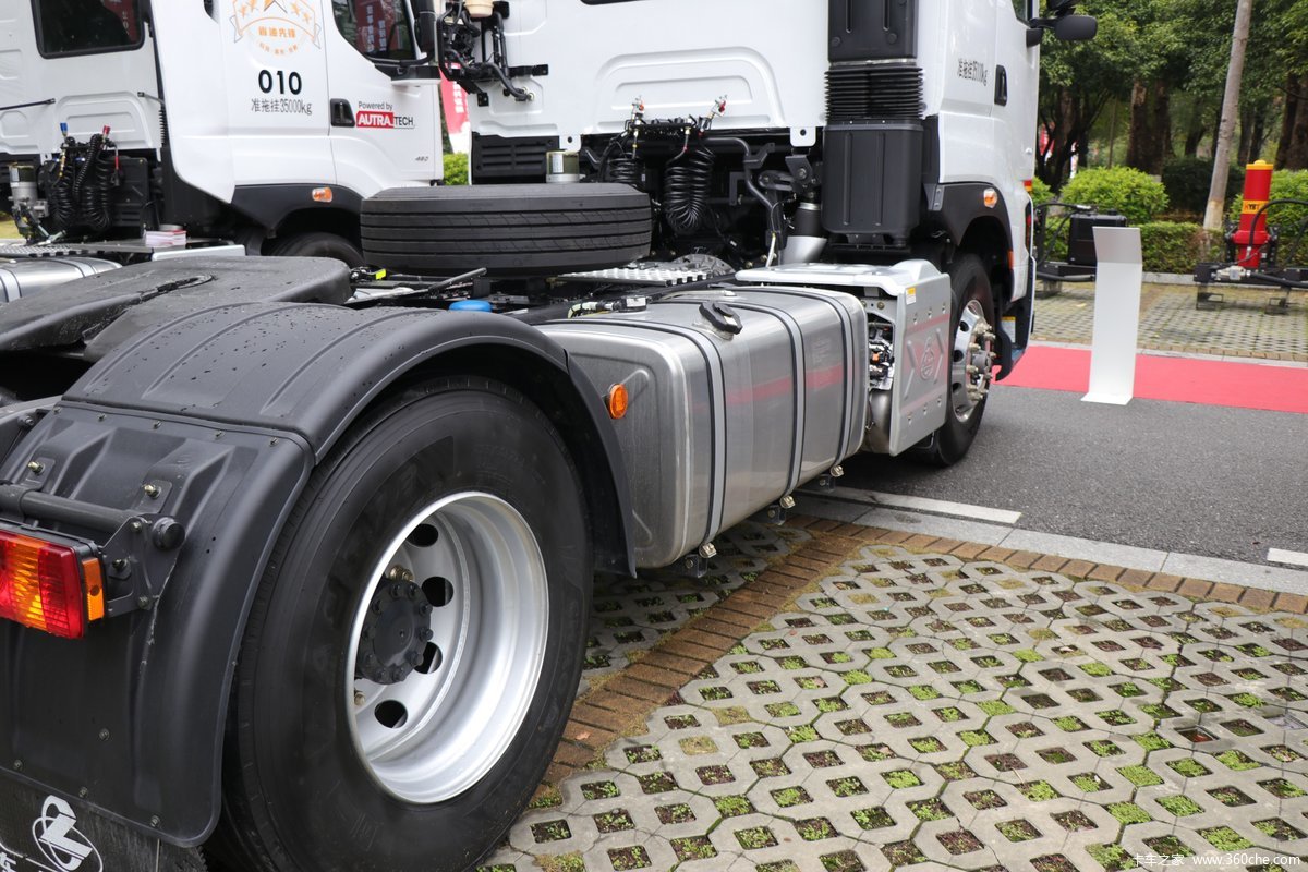 【图】东风柳汽 乘龙H7重卡 480马力 4X2 AMT自动档牵引车(东康12L)(LZ4180H7AC1)_实拍图片_1819114_卡车之家