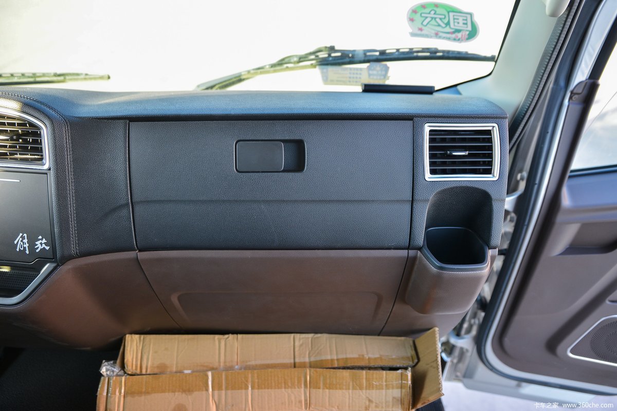 【图】解放 领途宽体 180马力 4.16米单排厢式轻卡(国六)(CA5040XXYP40K62L2E6A84)_实拍图片_1827703_卡车之家