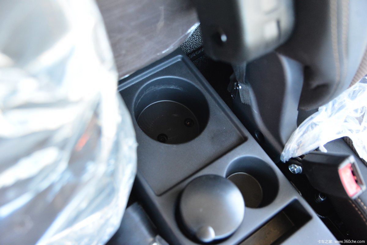 【图】解放 领途宽体 180马力 4.16米单排厢式轻卡(国六)(CA5040XXYP40K62L2E6A84)_实拍图片_1827703_卡车之家