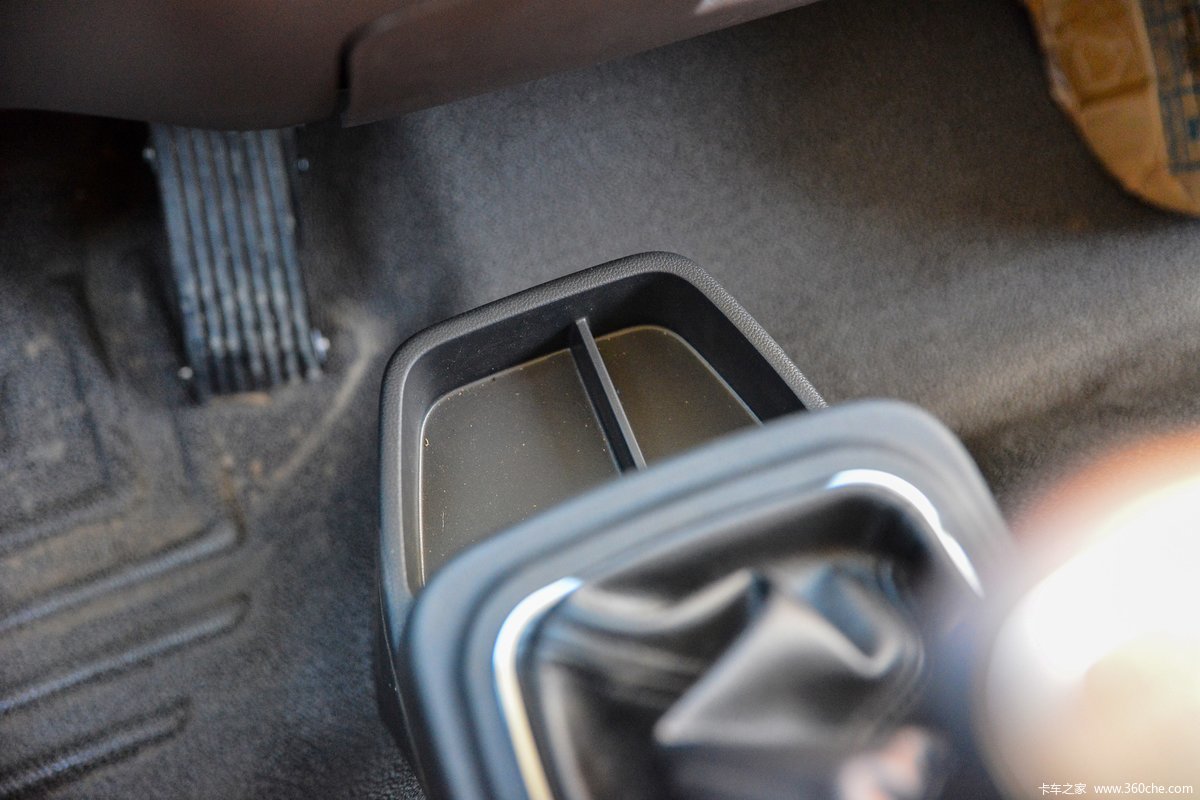 【图】解放 领途宽体 180马力 4.16米单排厢式轻卡(国六)(CA5040XXYP40K62L2E6A84)_实拍图片_1827703_卡车之家