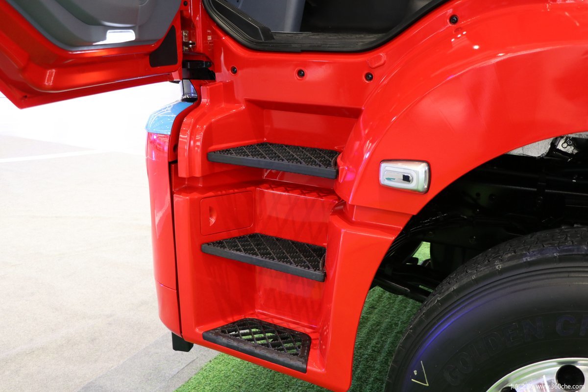 【图】陕汽商用车 德御Q300 520马力 6X4 LNG牵引车(SX4251MPN384)_实拍图片_1834494_卡车之家