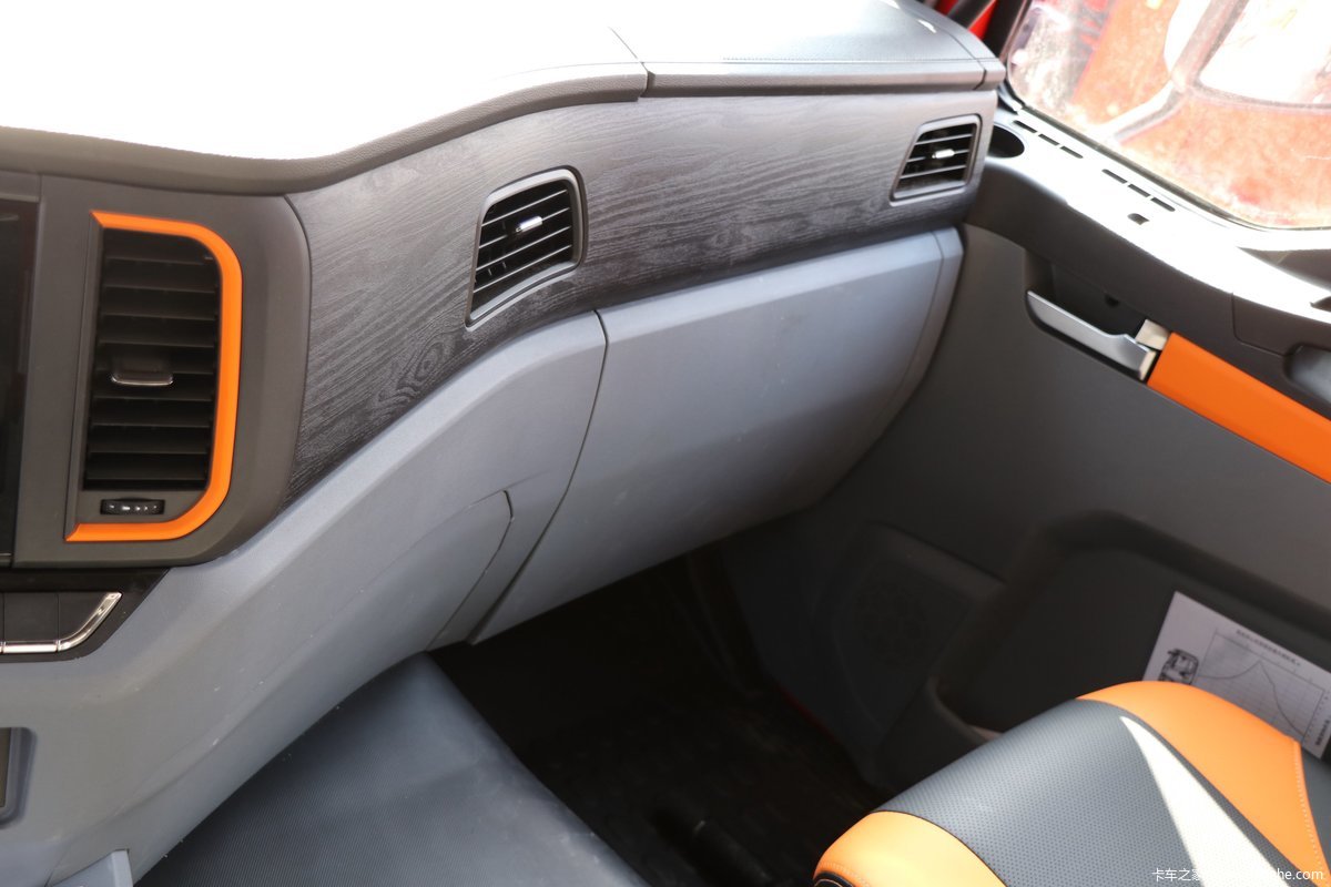 【图】陕汽商用车 德御Q300 280马力 4X2 6.8米LNG仓栅式载货车_实拍图片_1835035_卡车之家