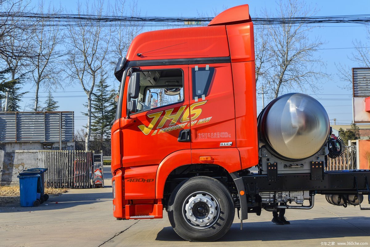 【图】青岛解放 JH6重卡 质惠版 480马力 6X4 LNG自动档牵引车(一汽12档)(液缓)(CA4251P25K2T1NE6A80)_实拍图片_1836355_卡车之家