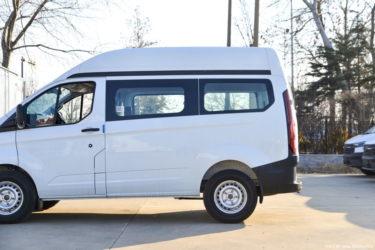 【图】江铃汽车 新全顺 2023款 143马力 2.0T柴油 6座 自动 短轴中顶多功能车_实拍图片_1836629_卡车之家