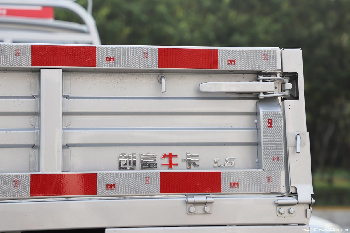 【图】东风小康 创富牛卡 LV0 1.6L 122马力 汽油 3.2米单排栏板微卡(DXK1031TC10HL)_实拍图片_1858770_卡车之家