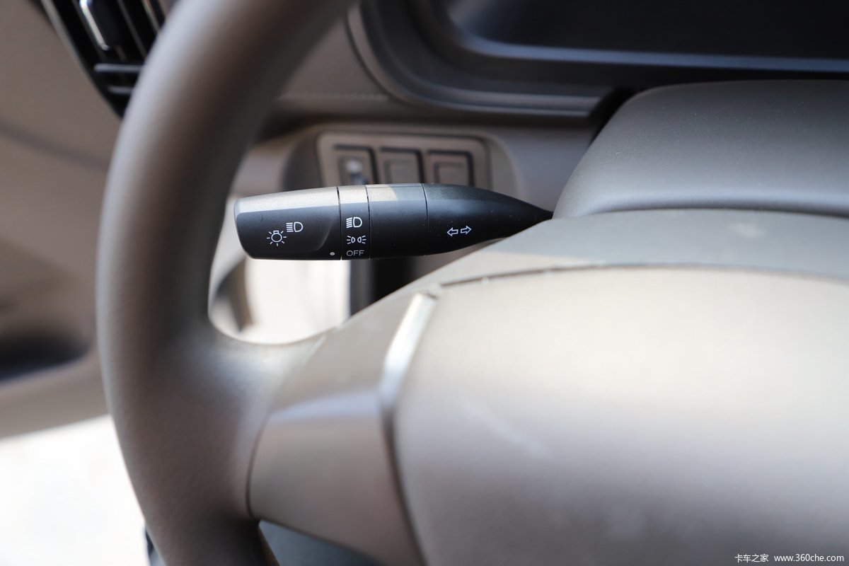 【图】东风小康 创富牛卡 LV0 1.6L 122马力 汽油 3.07米单排厢式微卡(DXK5030XXYC40HL)_实拍图片_1858838_卡车之家