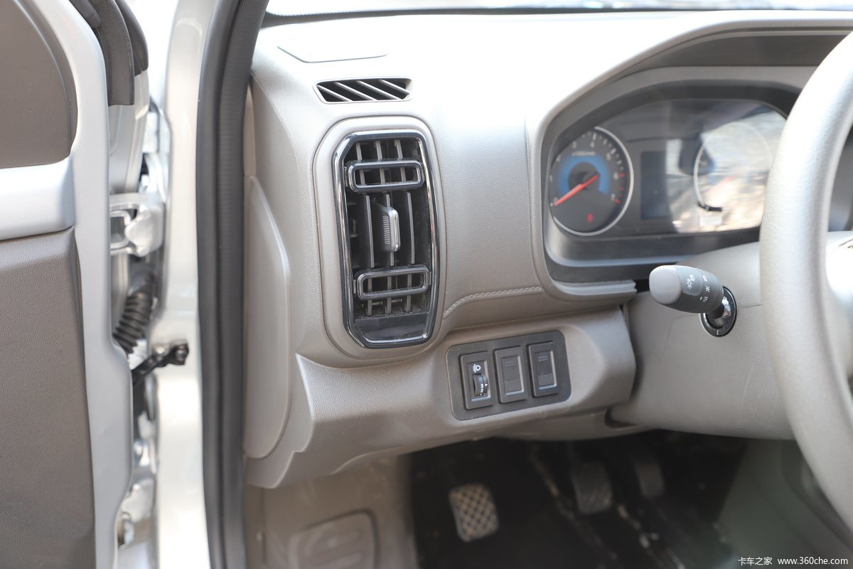 【图】东风小康 创富牛卡 LV0 1.6L 122马力 汽油 3.07米单排厢式微卡(DXK5030XXYC40HL)_实拍图片_1858834_卡车之家
