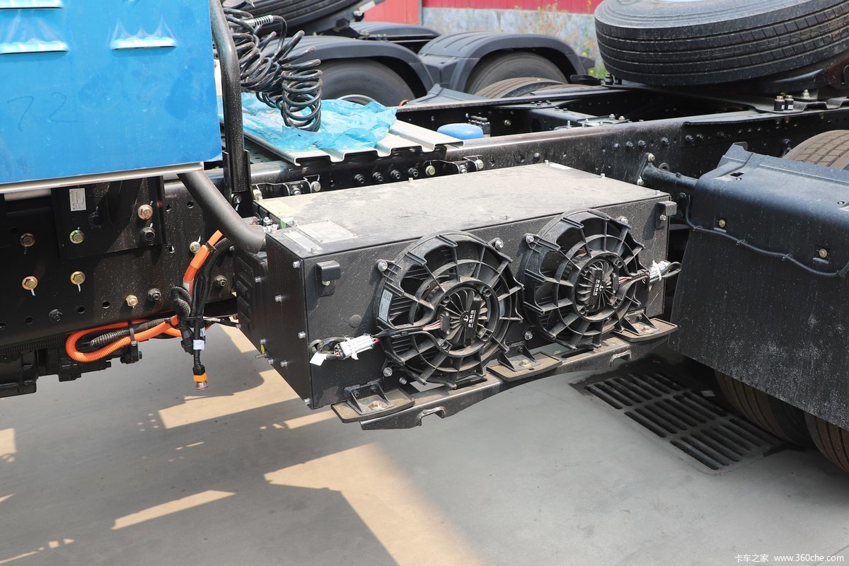 【图】一汽解放 J6L中卡 6X4 纯电动半挂牵引车(CA4250P62T1BEVA5)282kWh_实拍图片_1865525_卡车之家