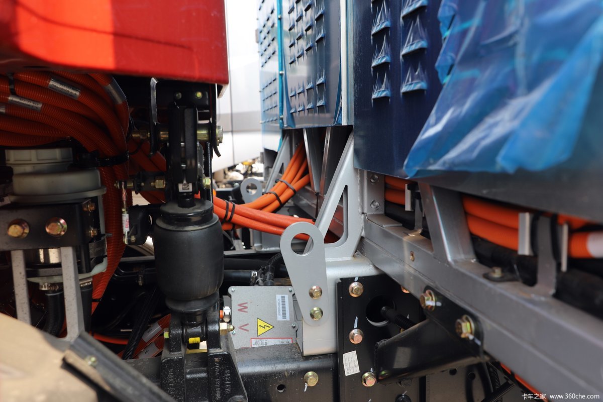 【图】一汽解放 J6L中卡 6X4 纯电动半挂牵引车(CA4250P62T1BEVA5)282kWh_实拍图片_1865520_卡车之家