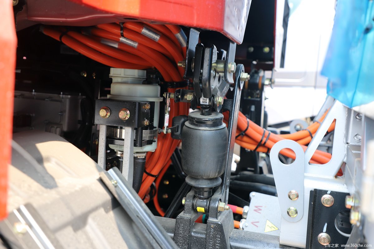 【图】一汽解放 J6L中卡 6X4 纯电动半挂牵引车(CA4250P62T1BEVA5)282kWh_实拍图片_1865513_卡车之家