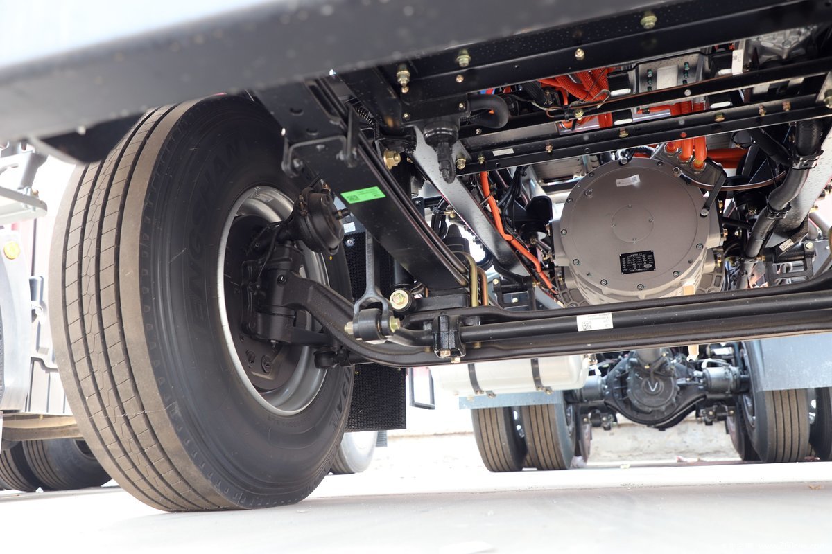 【图】一汽解放 J6L中卡 6X4 纯电动半挂牵引车(CA4250P62T1BEVA5)282kWh_实拍图片_1865519_卡车之家