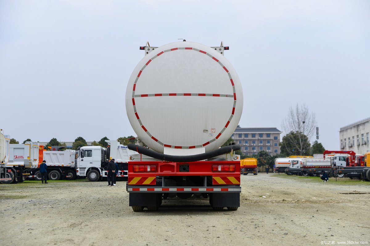 【图】中国重汽 HOWO N5G 350马力 8X4 低密度粉粒物料运输车(华威驰乐牌)(SGZ5311GFLZZ6N)_实拍图片 ...