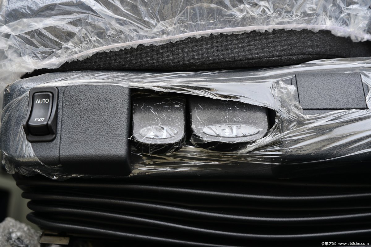 【图】中国重汽 HOWO N5G 350马力 8X4 低密度粉粒物料运输车(华威驰乐牌)(SGZ5311GFLZZ6N)_实拍图片 ...