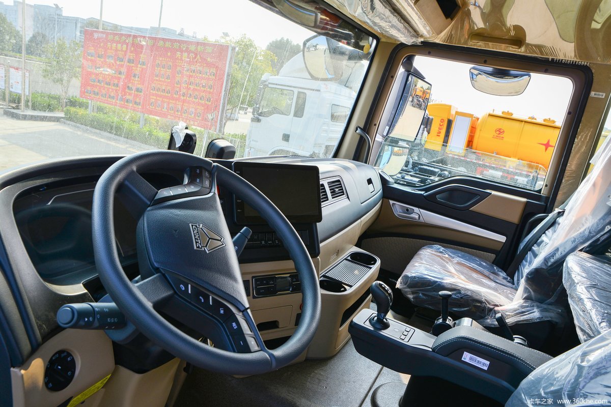 【图】中国重汽 HOWO TX重卡 25T 6X4换电式纯电动牵引车(ZZ4257V384GZ1SBEV35)350kWh_实拍图片 ...