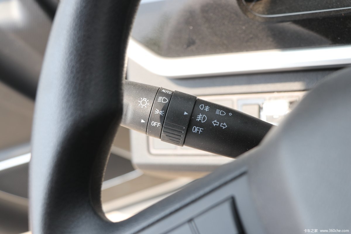 【图】江淮 德沃斯T7 195马力 4X2 4.6米排半仓栅式载货车(HFC5181CCYB40K1D1S)_实拍图片_1881593_卡车之家