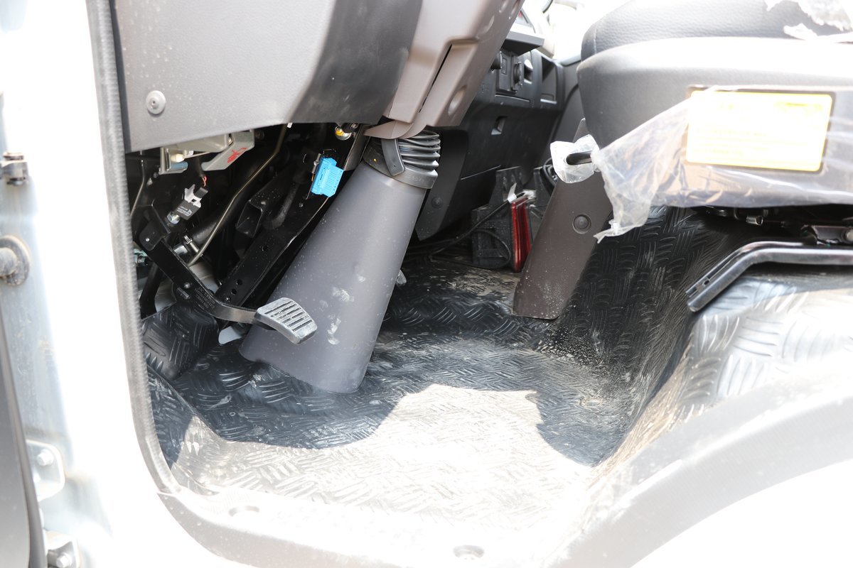 【图】江淮 德沃斯T7 195马力 4X2 4.6米排半仓栅式载货车(HFC5181CCYB40K1D1S)_实拍图片_1881593_卡车之家