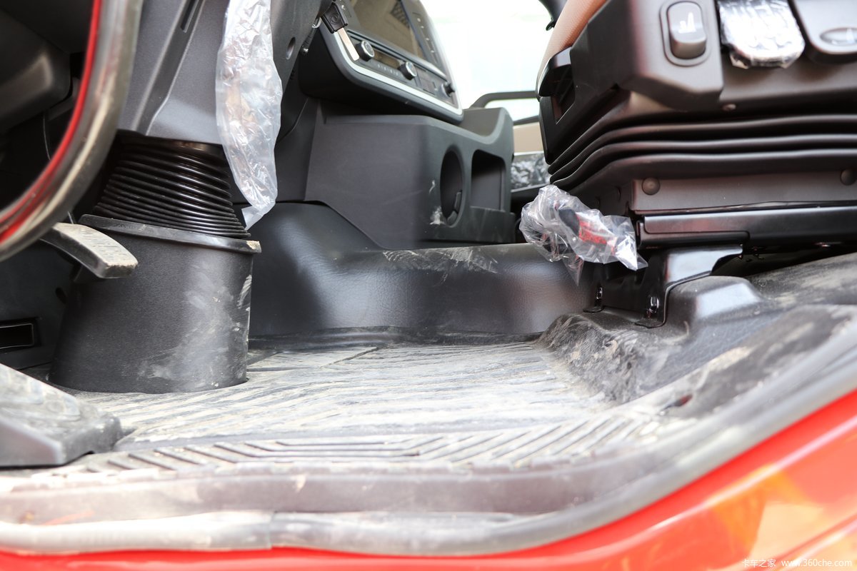 【图】东风商用车 天锦KR PLUS 舒适版2024款 280马力 4X2 9.8米LNG厢式载货车(DFH5180XXYE27)_实拍图片 ...