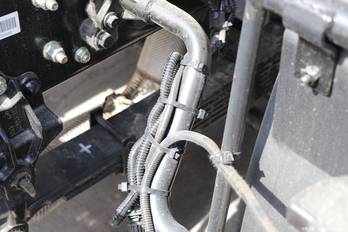 【图】东风商用车 天锦KR PLUS 舒适版2024款 280马力 4X2 9.8米LNG厢式载货车(DFH5180XXYE27)_实拍图片 ...