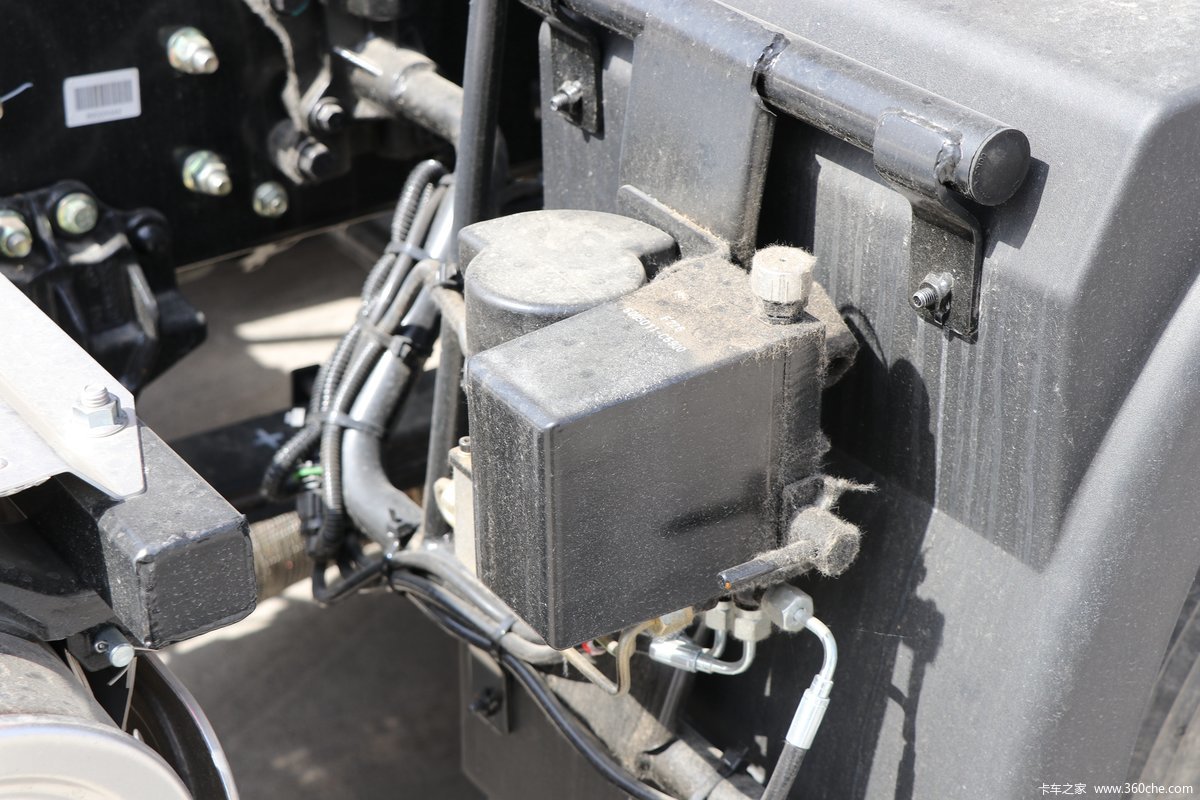 【图】东风商用车 天锦KR PLUS 舒适版2024款 280马力 4X2 9.8米LNG厢式载货车(DFH5180XXYE27)_实拍图片 ...