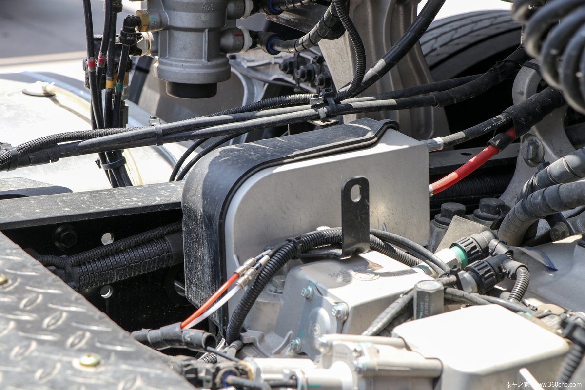 【图】东风商用车 天龙KL重卡 490马力 6X4 牵引车(速比3.64)(DFH4250D3)_实拍图片_1893228_卡车之家