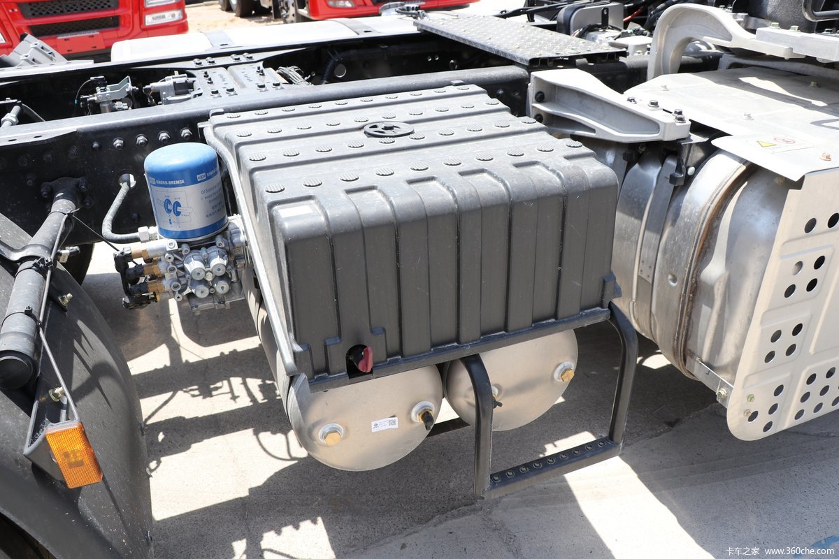【图】东风商用车 天龙KL重卡 490马力 6X4 牵引车(速比3.64)(DFH4250D3)_实拍图片_1893228_卡车之家