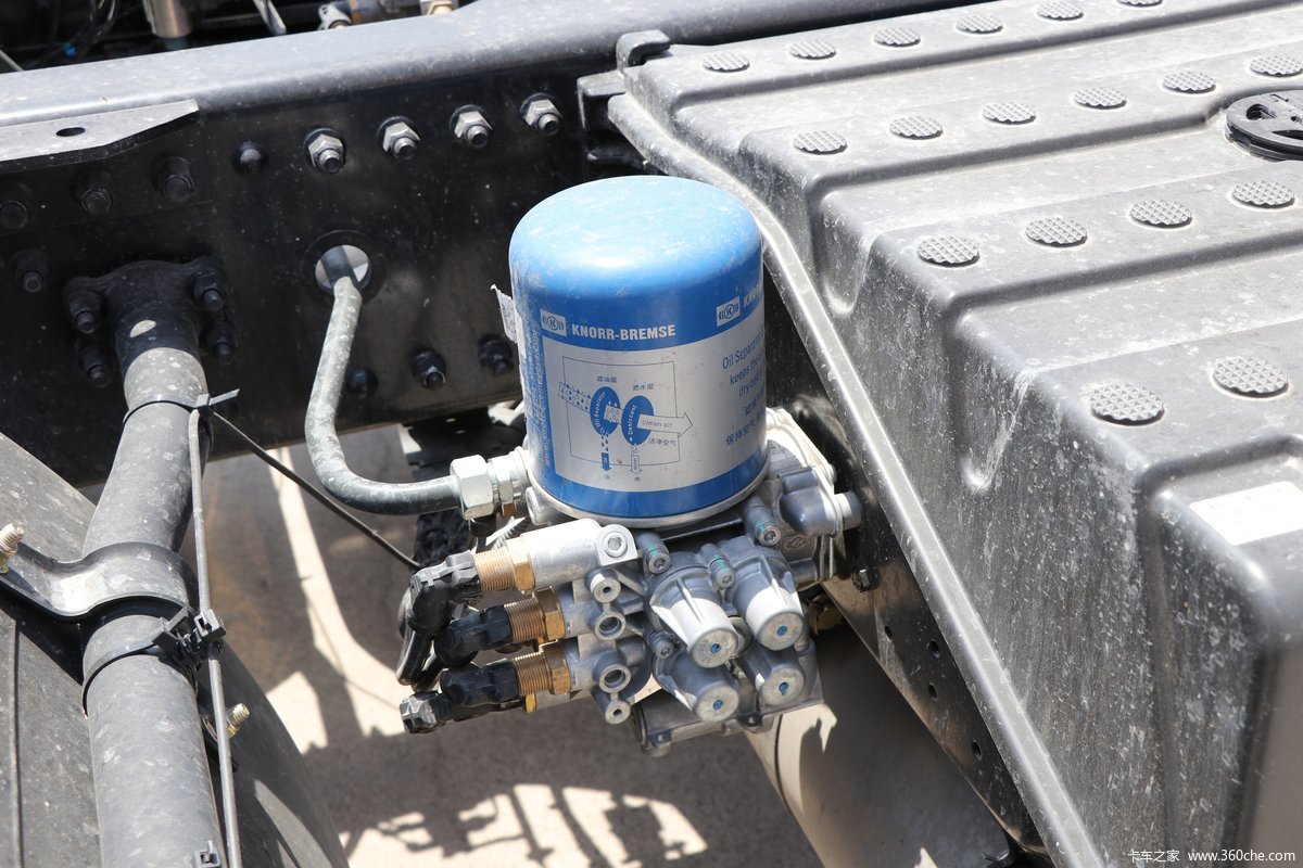 【图】东风商用车 天龙KL重卡 490马力 6X4 牵引车(速比3.64)(DFH4250D3)_实拍图片_1893228_卡车之家