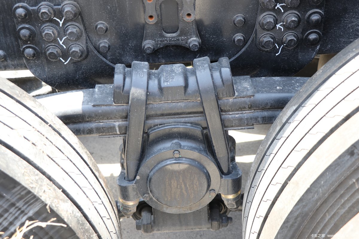 【图】东风商用车 天龙KL重卡 490马力 6X4 牵引车(速比3.64)(DFH4250D3)_实拍图片_1893228_卡车之家