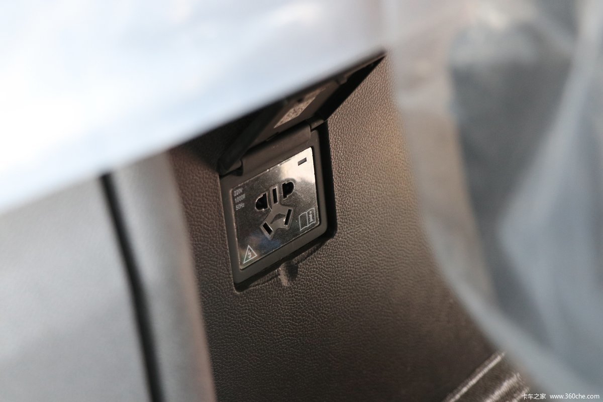 【图】中国重汽 汕德卡SITRAK G7H重卡 590马力 6X4 LNG自动档牵引车(ZZ4256V384HF1LB)_实拍图片 ...