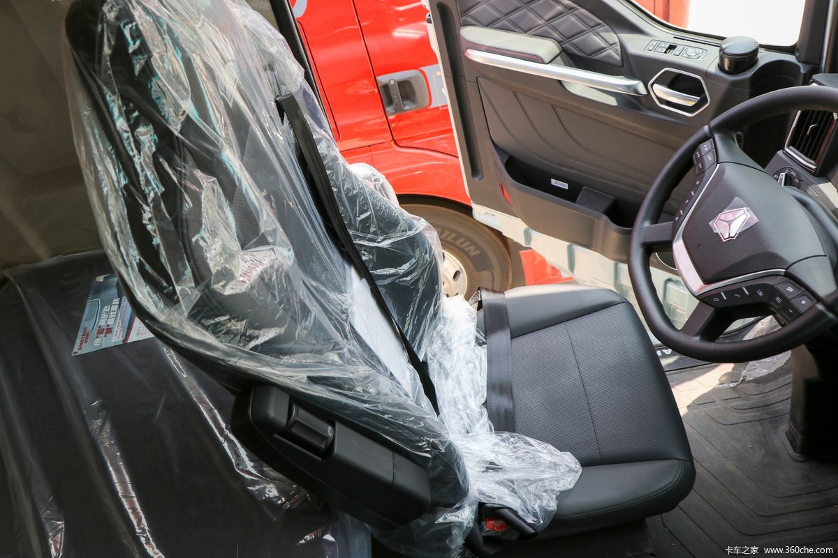 【图】中国重汽 汕德卡SITRAK G7H重卡 590马力 6X4 LNG自动档牵引车(ZZ4256V384HF1LB)_实拍图片 ...