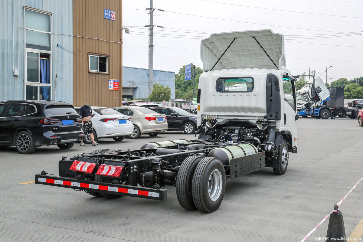 【图】江淮 威铃M7 3.0L 129马力 CNG 4.18米单排栏板轻卡(HFC1045P32N1C7NS)_实拍图片_1895580_卡车之家