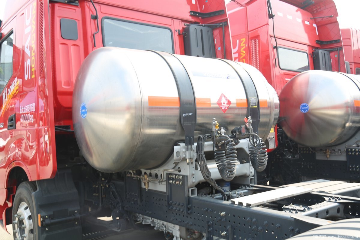 【图】上汽红岩 杰狮H6 560马力 6X4 LNG自动档牵引车(液缓)(CQ4257SZ384S)_实拍图片_1897639_卡车之家