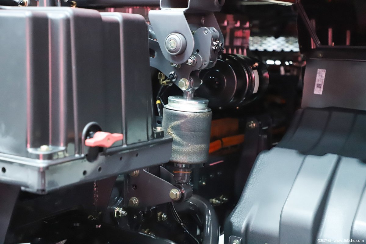 【图】东风柳汽 乘龙H7重卡 6X4 纯电动换电牵引车513kWh_实拍图片_1905652_卡车之家