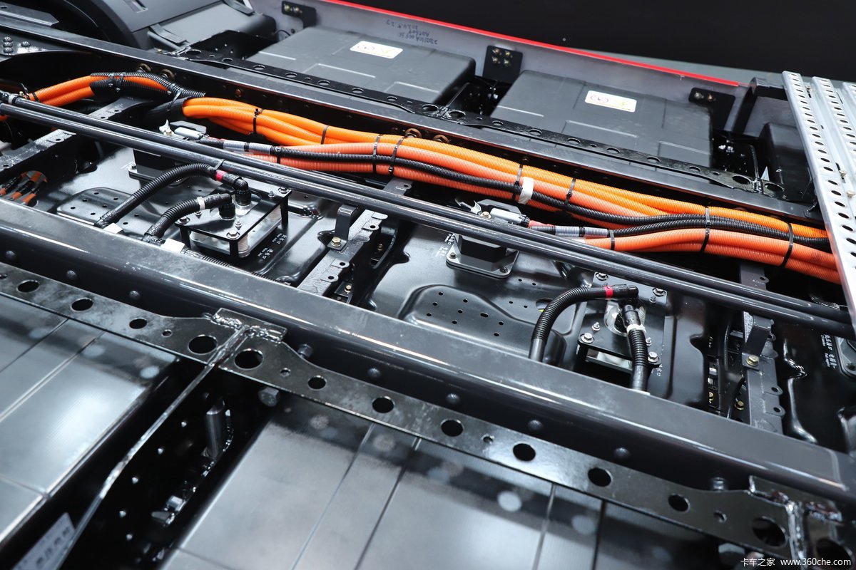 【图】东风柳汽 乘龙H7重卡 6X4 纯电动换电牵引车513kWh_实拍图片_1905652_卡车之家